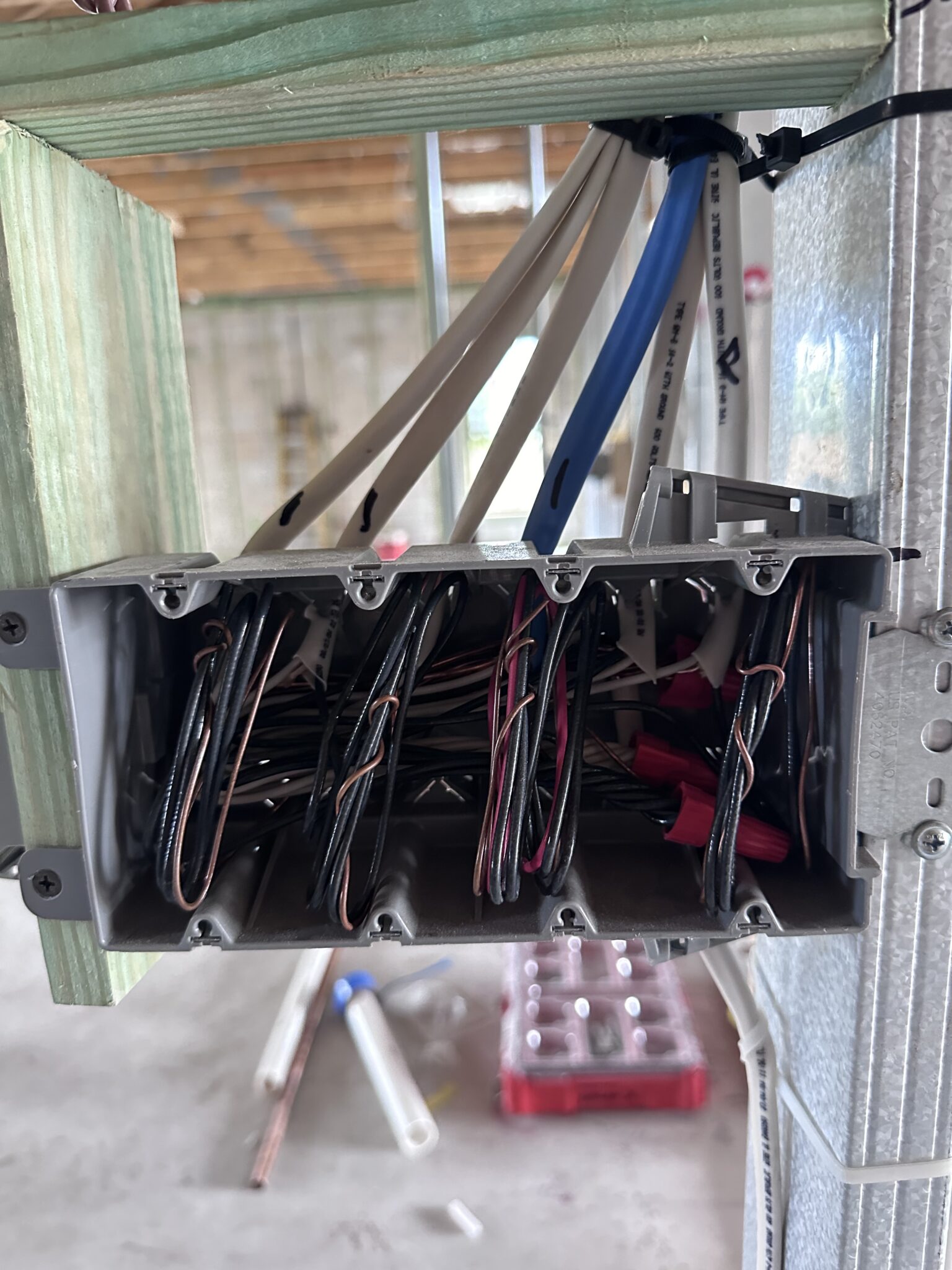 What Size Screw For An Electrical Outlet - Others Electric