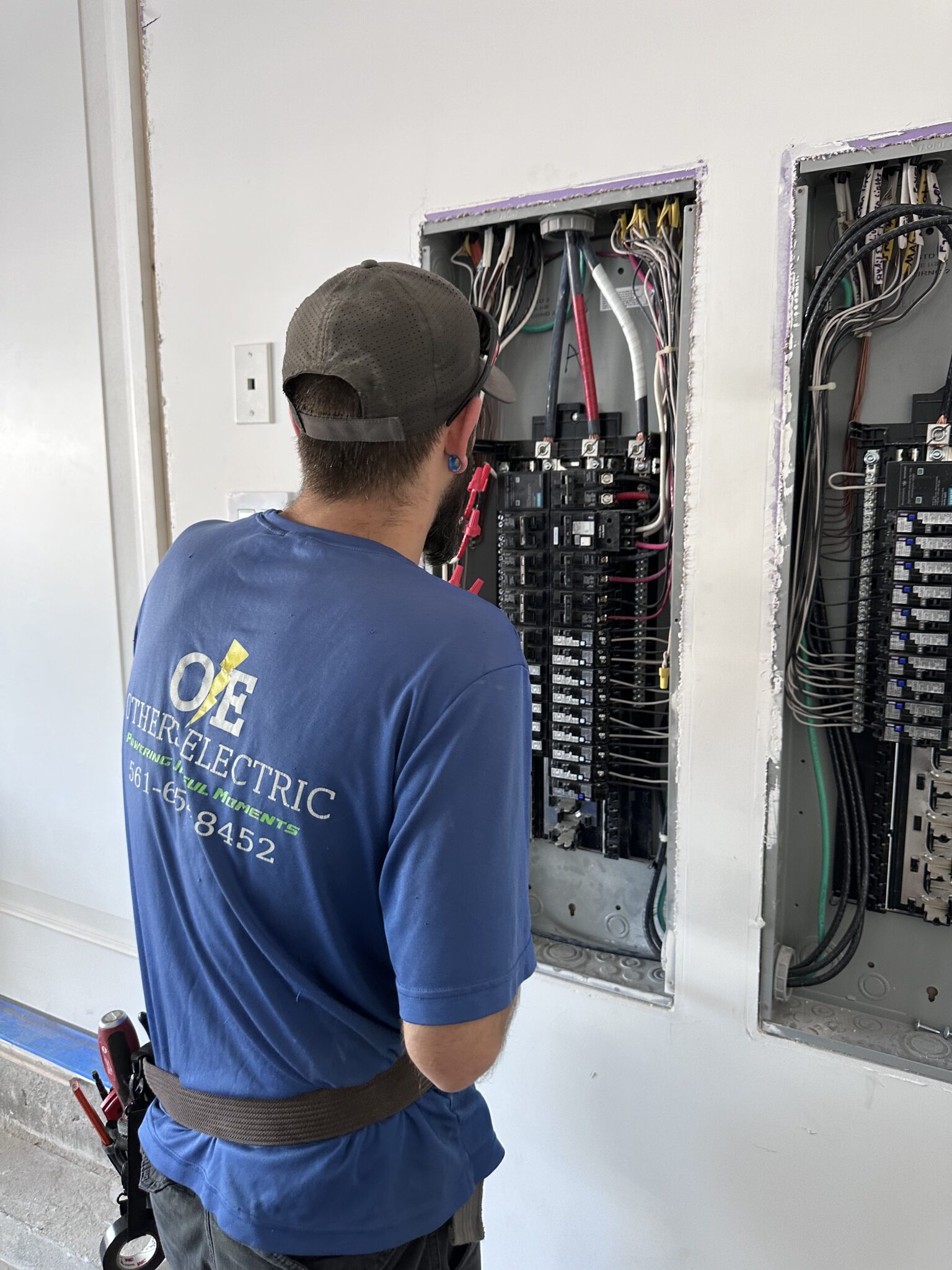 How Are FPL Electrical Boxes Attached to Houses in Florida